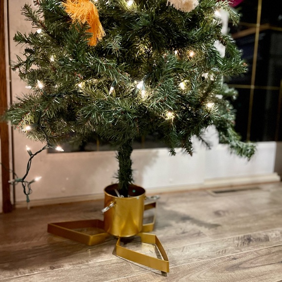 Holiday | Gold Metal Tree Stand | Poshmark